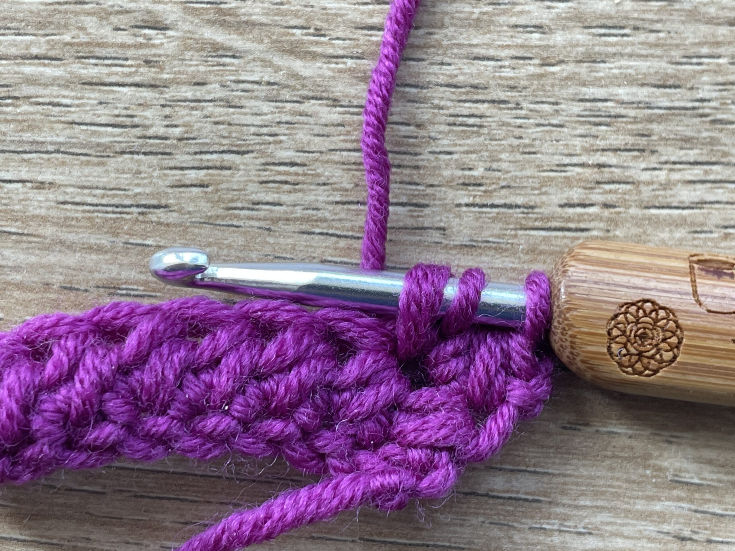 Halfstokjes paarsgewijs haken | Haaksteken | Een Mooi Gebaar